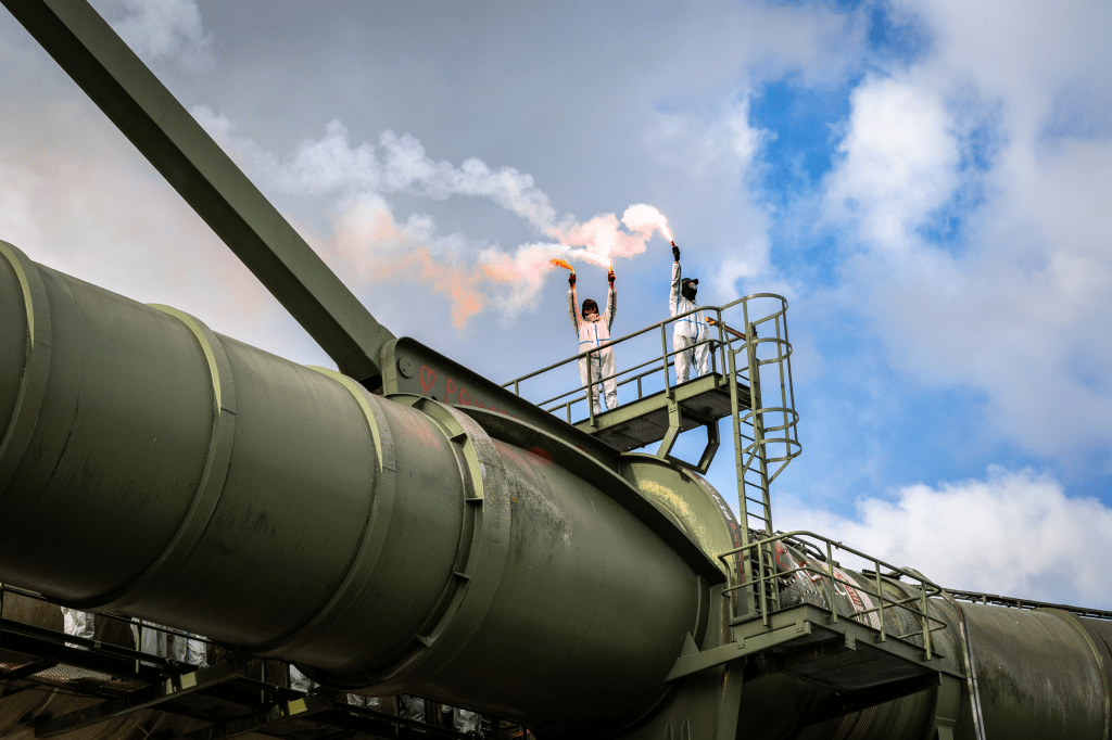 Code Rouge : 1 400 personnes bloquent et sabotent un géant de l’agro ...